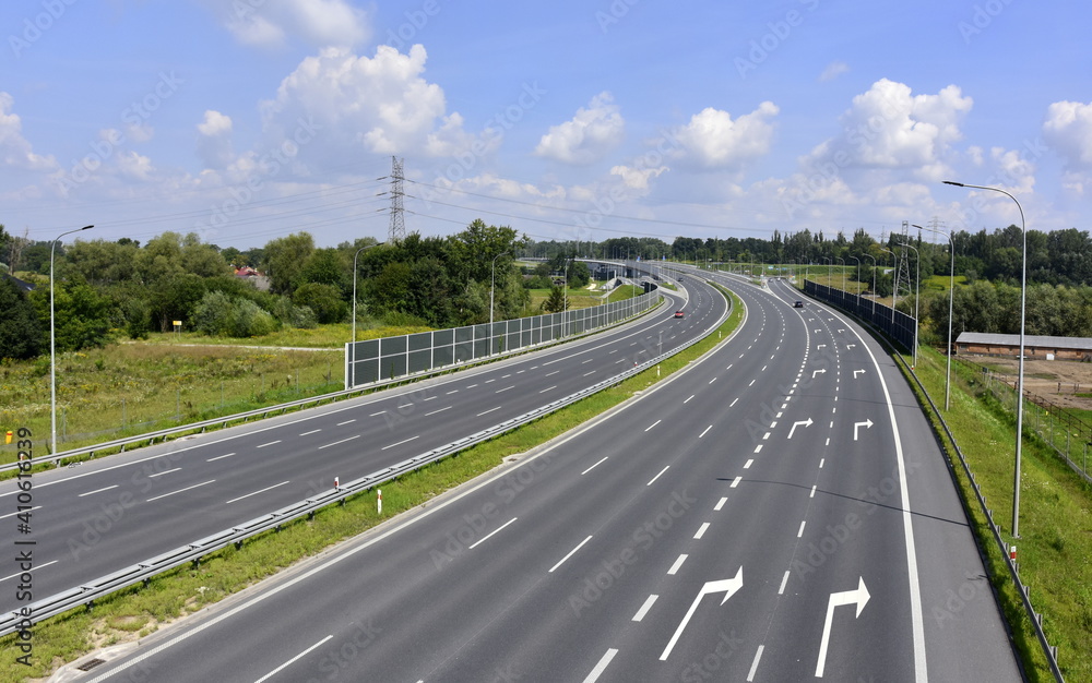 droga S7 IV obwodnica Krakowa, trasa szybkiego ruchu Stock Photo ...