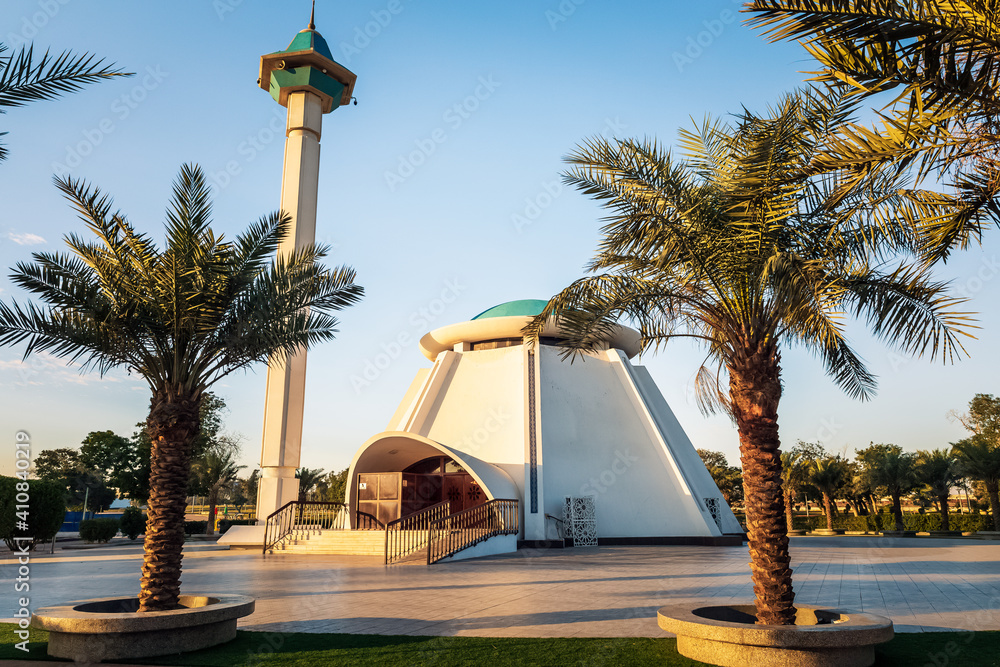 Beautiful Masjid in King Fahad park Dammam Saudi Arabia with clear blue ...