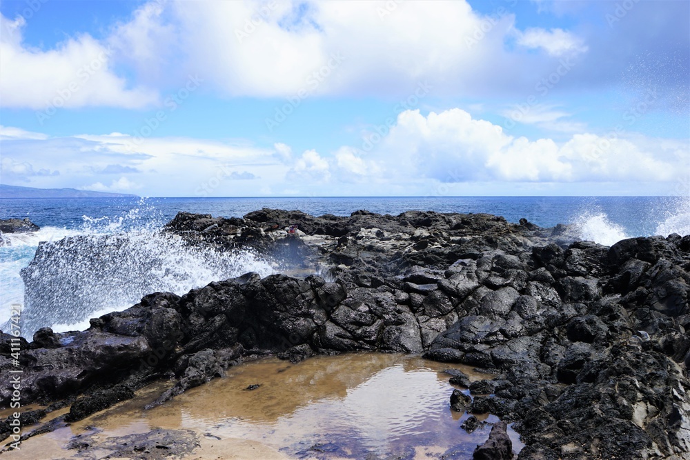 Makaluapuna Point aka Dragons teeth coastline rock formation, Wave ...