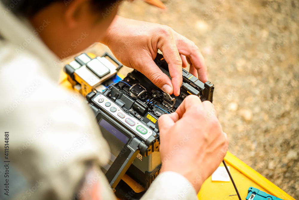 Fiber Optic Fusion Splicing Cable checking signal and Wire connection ...