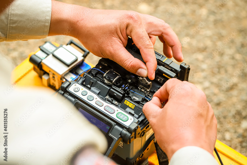 Fiber Optic Fusion Splicing Cable checking signal and Wire connection ...
