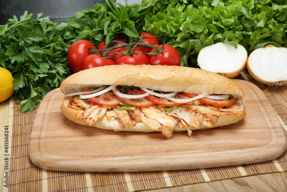 Ekmek arası tavuk döner, tavuk döner sandviç, tavuk döner, chicken ...