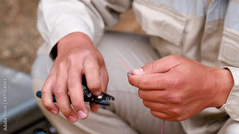 Fiber Optic Fusion Splicing Cable Internet signal and Wire connection ...