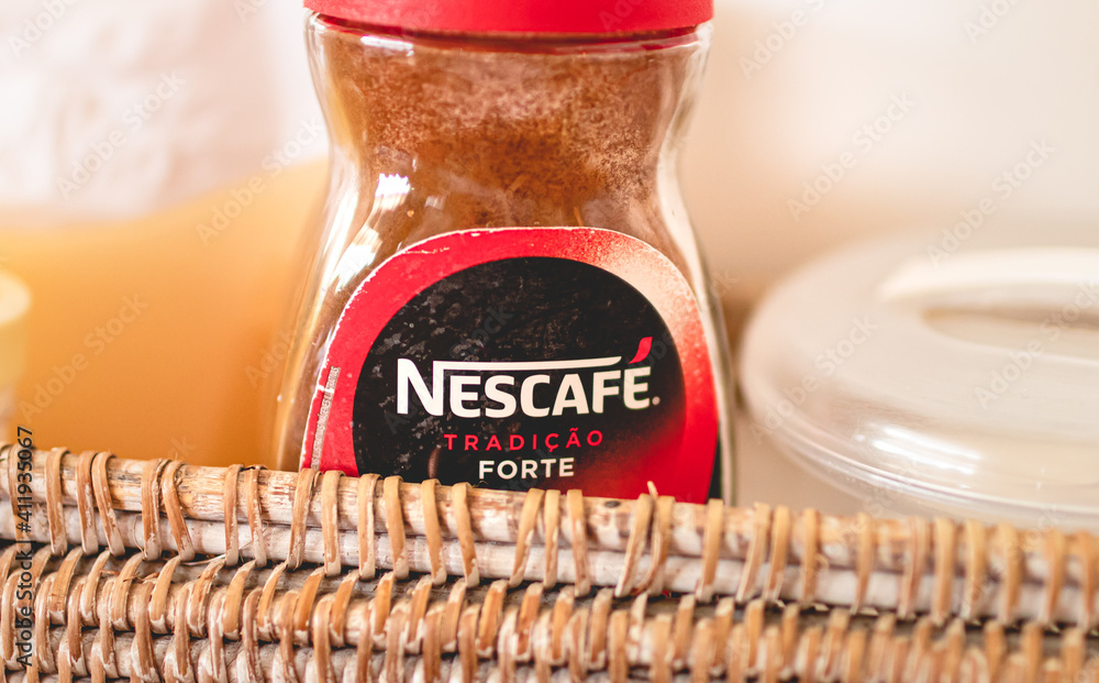 Foto de Nescafé. Pote de café solúvel da marca Nescafé. do Stock ...