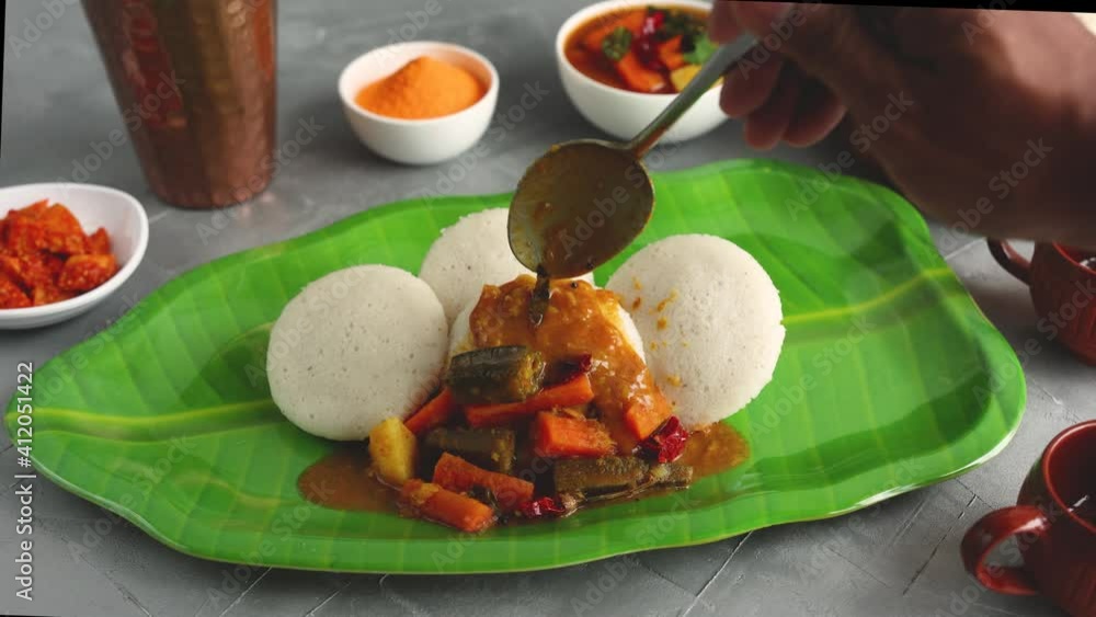 Video Stock Many Idli , idly and sambar , coconut chutney popular ...