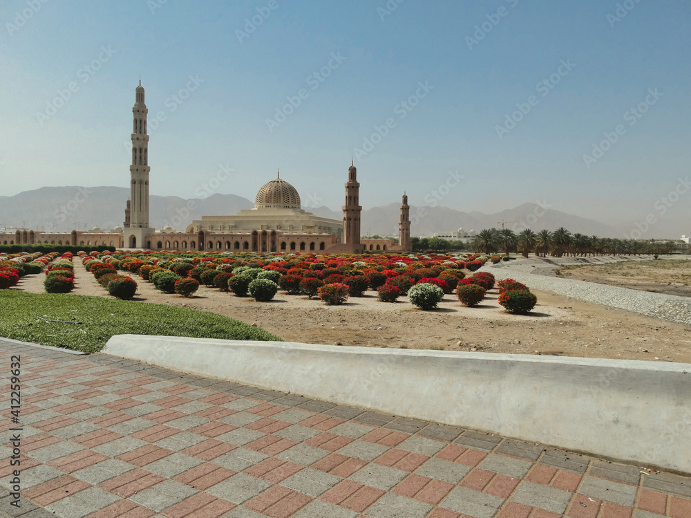 Fotka „Blick auf die grosse Sultan Quabus Moschee in Muskat mit der ...