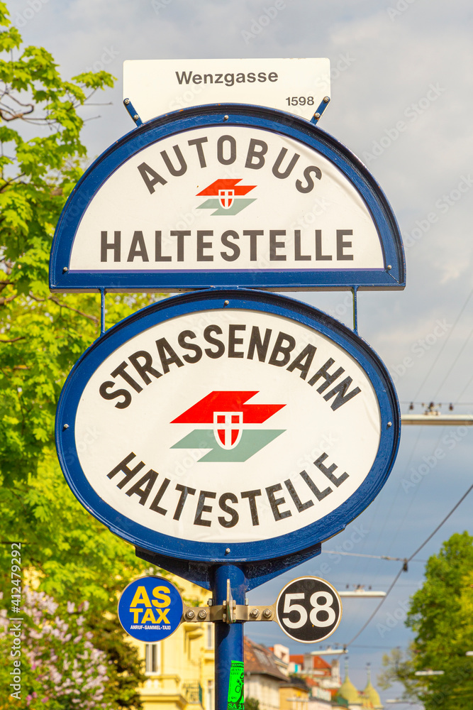 Logo of Wiener Linien on a local tram stop (Strassenbahn Haltestelle ...