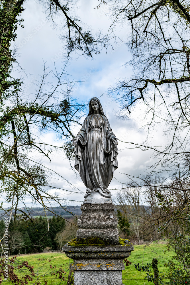 Statue de la Sainte Vierge Stock Photo | Adobe Stock