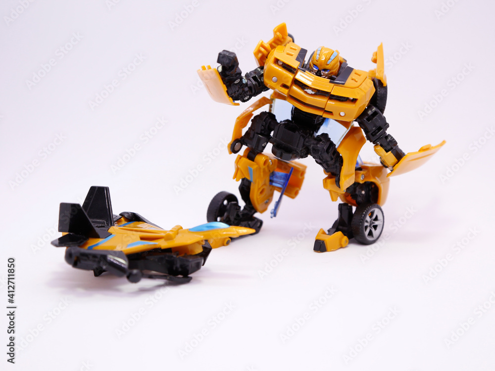 Bumblebee. Yellow Transformers. Transformers cars. Cars that transform ...