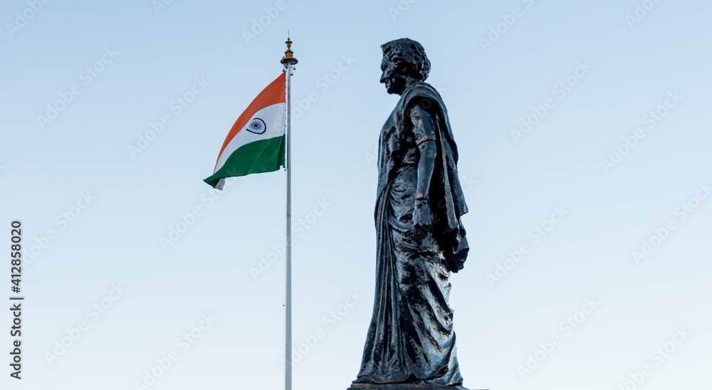 Foto de Statue of Indira Gandhi along with Indian flag do Stock | Adobe ...