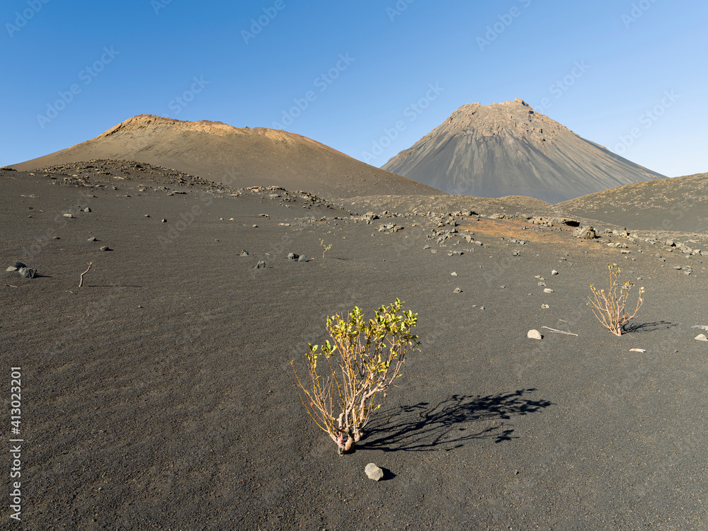 Foto de Stratovolcano mount Pico do Fogo. Fogo Island (Ilha do Fogo ...