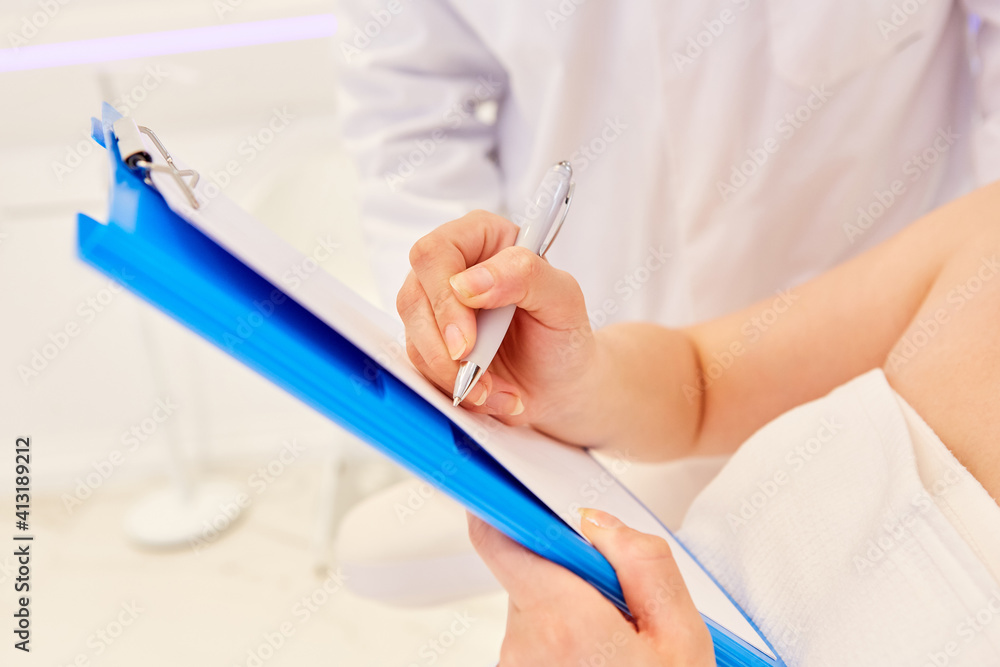 The patient signs the treatment contract Stock Photo | Adobe Stock