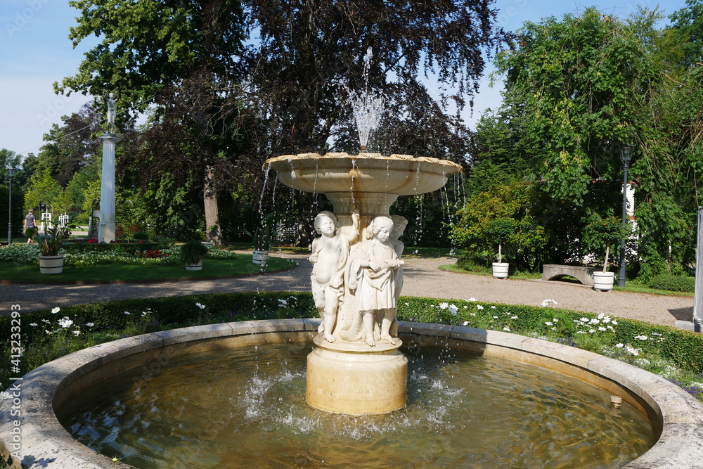 Brunnen mit Skulpturen im Schlossgarten Neustrelitz Stock Photo | Adobe ... Brunnen mit Skulpturen im Schlossgarten Neustrelitz Stock Photo | Adobe ...