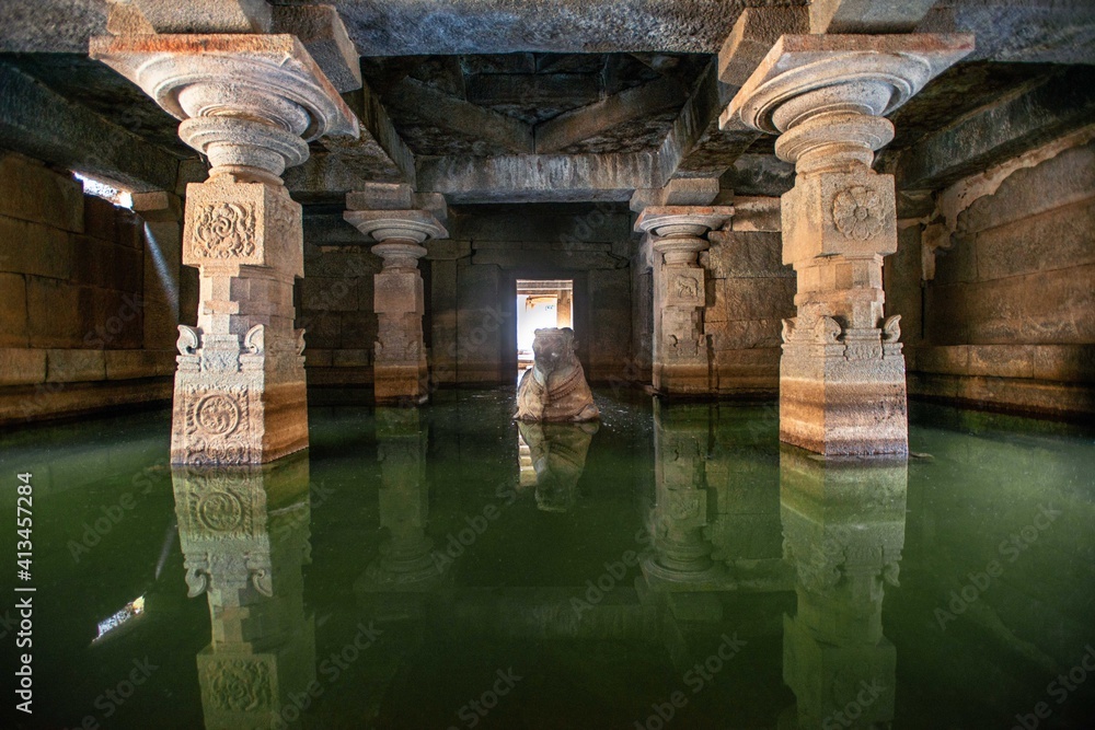 Foto de Flooded dark interior space of Prasanna Virupaksha temple, also ...