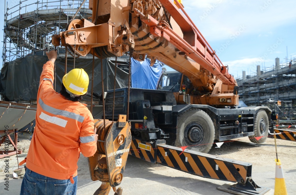 Crane operator conducting safety inspecting on the wire sling which ...