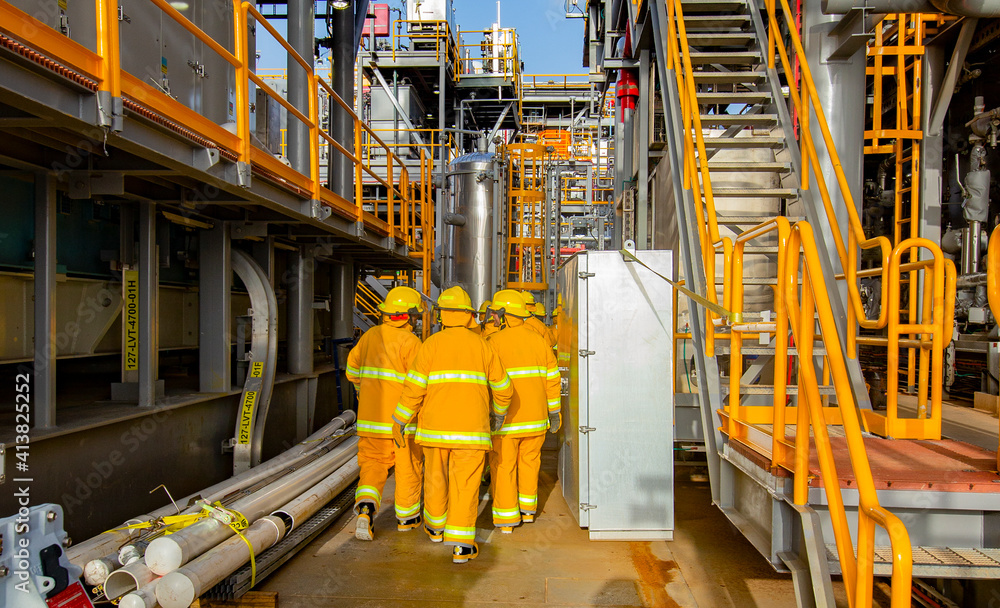 Offshore platform fire drill in the Gulf of Mexico Stock 写真 | Adobe Stock