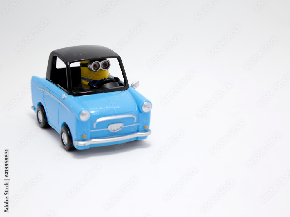 Foto Stock Minion driving a car. Minions Bobk. Minion Bob. Main minion ...