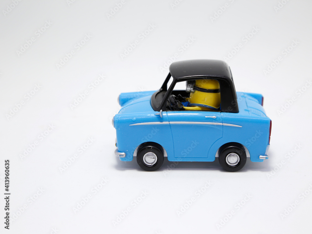 Minion driving a car. Minions Bobk. Minion Bob. Main minion of the ...