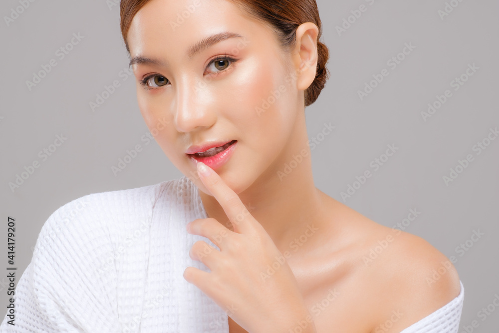 Beauty asian face of the young beautiful woman skin natural make up ...