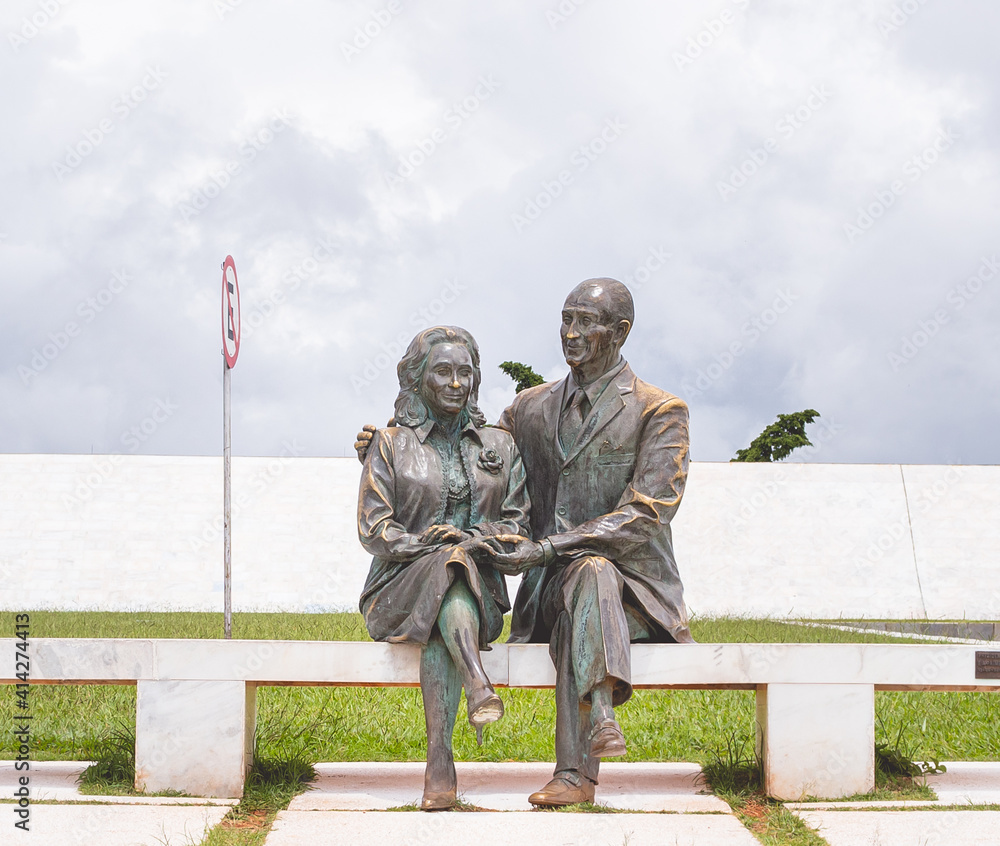 Foto de Memorial JK. Brasília, Distrito Federal - Brasil. Estátuas do ...