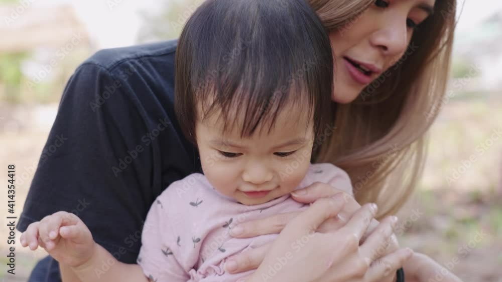 Vidéo Stock asian family spending time together, holding cute baby girl ...