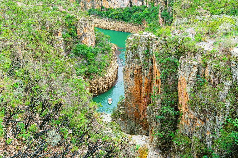 Tourist boat at Canyons of Furnas, Capitólio MG Brazil. Beautiful ...