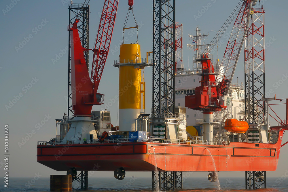 Jack up vessel installing wind turbine Stock Photo | Adobe Stock