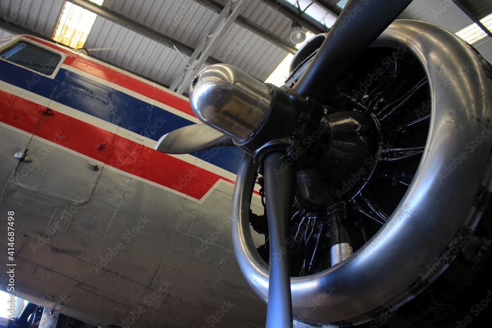 Douglas DC-3 engine and propeller Stock 写真 | Adobe Stock