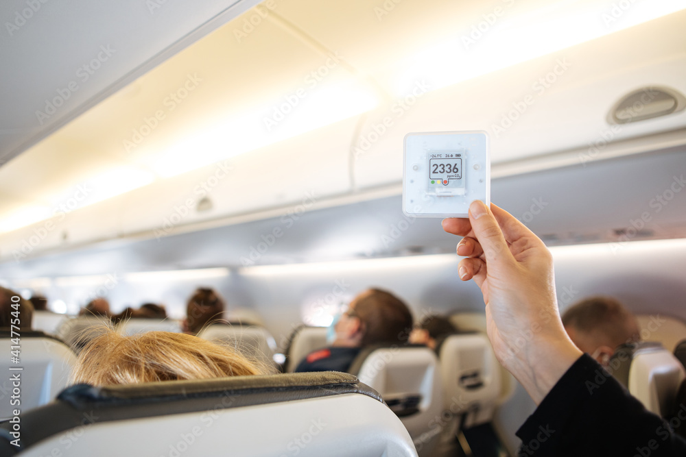Air quality sensor CO₂ How clean is the air on planes. Healthy ...