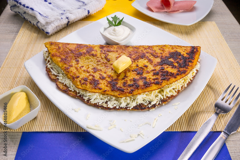 Comida típica de Venezuela servido en plato para restaurante, cachapas ...