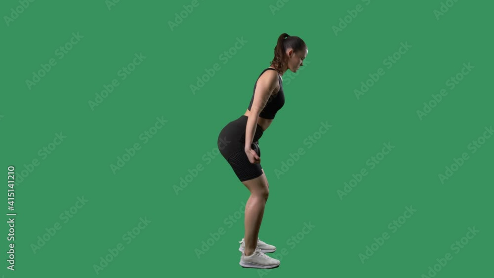 Vidéo Stock Side view of athletic woman doing triceps and back kickback ...