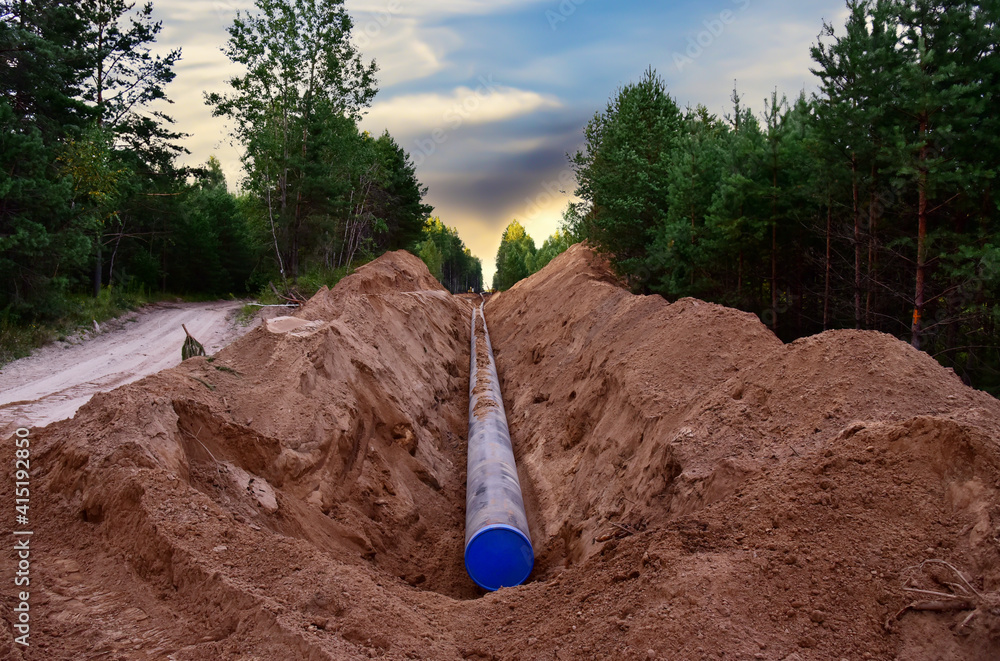 Oil and Gas Pipeline Construction. Natural Gas and Crude oil ...