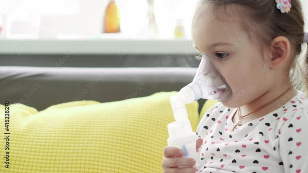 Stockvideo close up Caucasian 3-4 years minor preschool girl kid in the ...