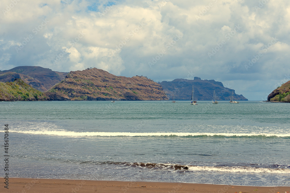 plage de Taipivai nuku hiva - iles marquises - polynesie francaise ...