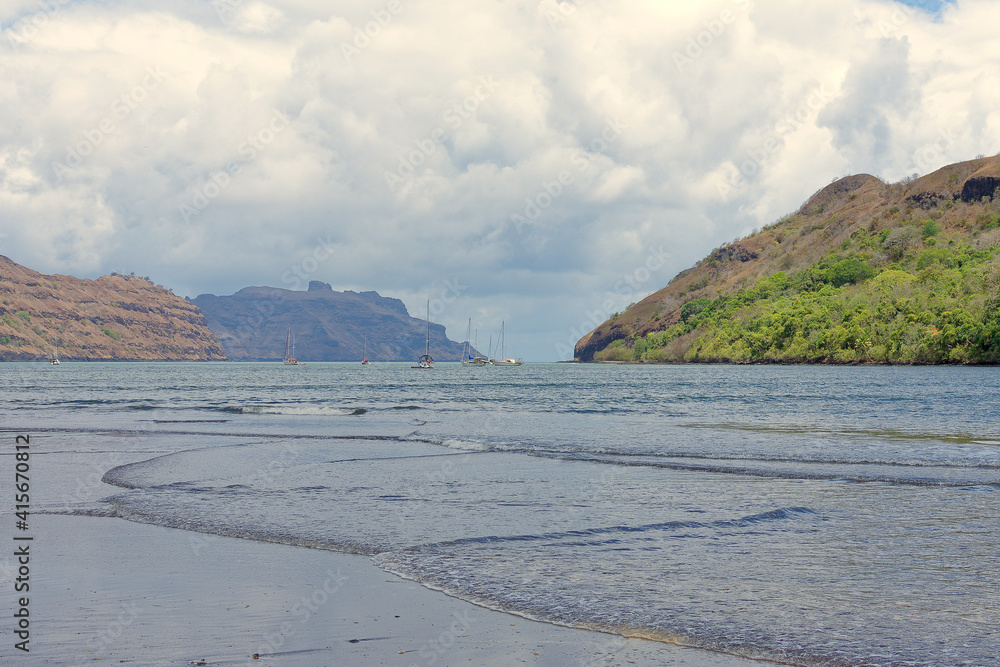 plage de Taipivai nuku hiva - iles marquises - polynesie francaise ...