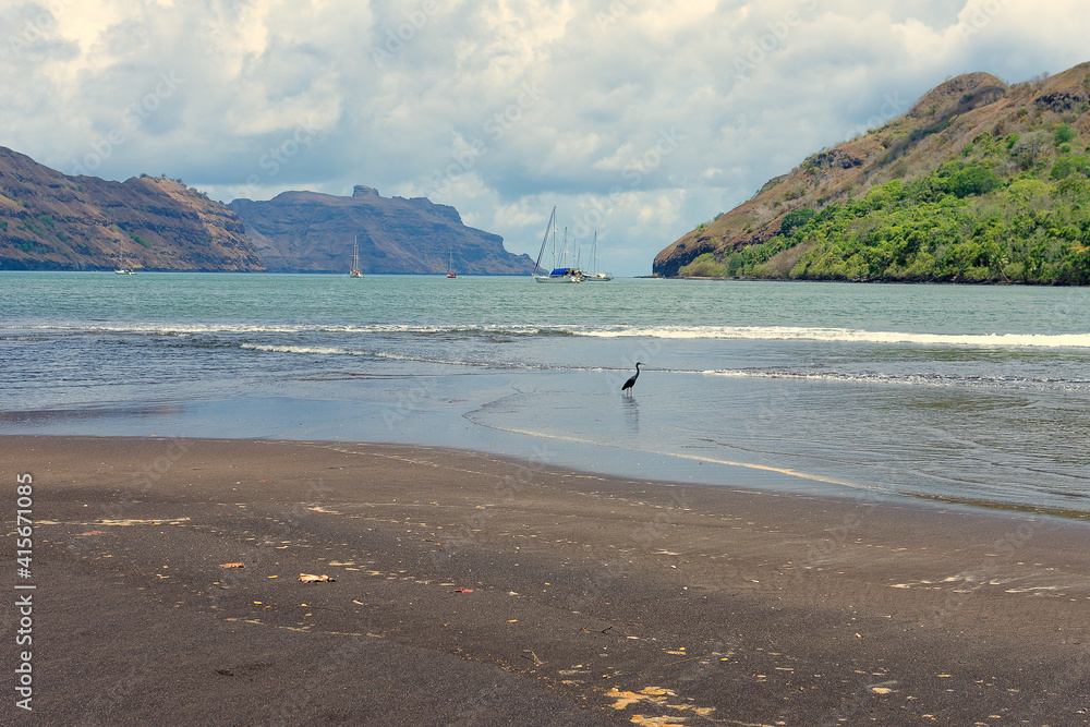 plage de Taipivai nuku hiva - iles marquises - polynesie francaise ...