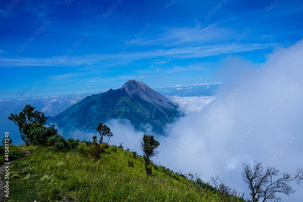 Pemandangan Gunung Merapi dari Gunung Merbabu /Merapi mountain view ...