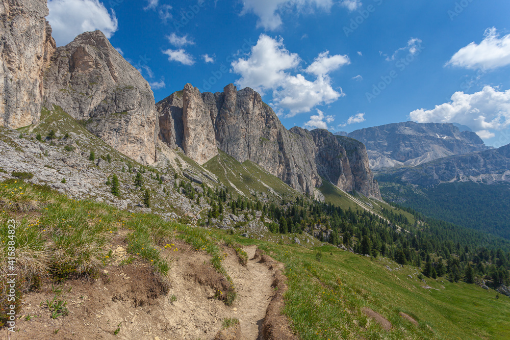 Magnificent morphology of the crests of the southern slope of Mount ...