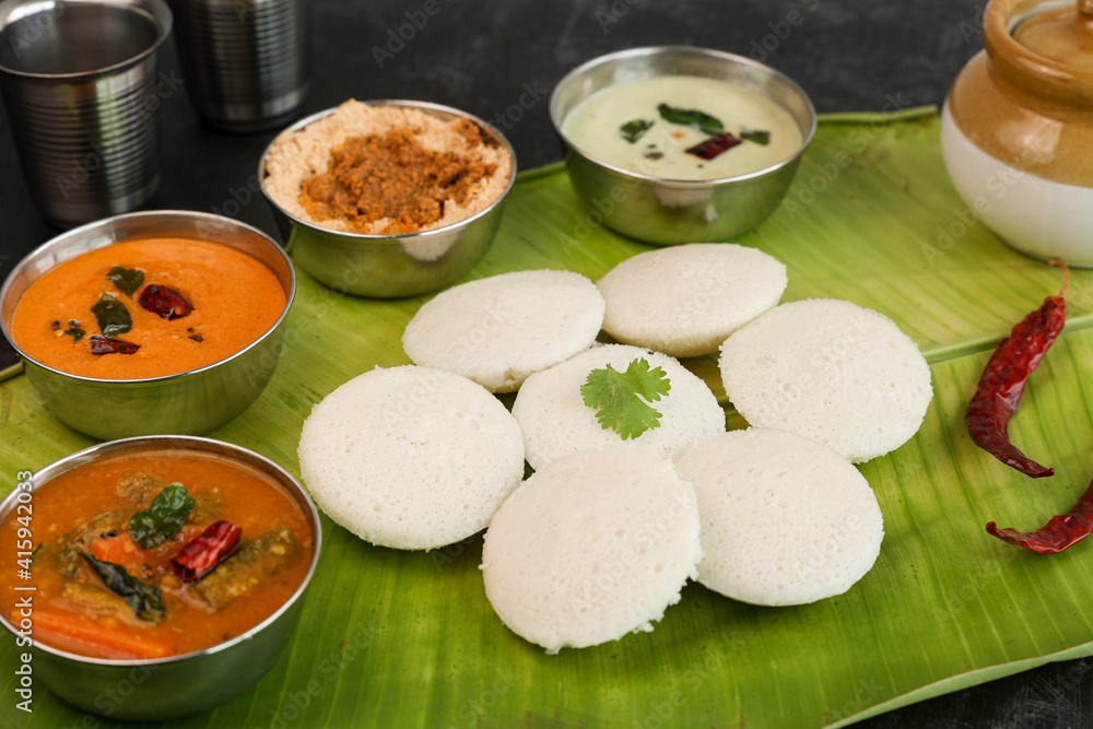 Many Idli idly sambar coconut chutney , tomato chutney serving ...