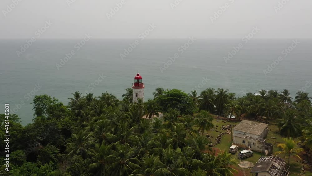 Vidéo Stock Aerial Cape Three Point lighthouse lands end coast Ghana ...