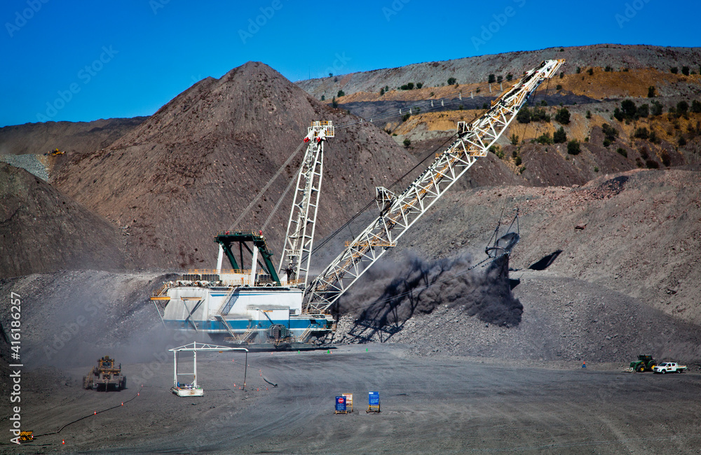 Walking Dragline, Draglines are enormous mobile excavating machines ...