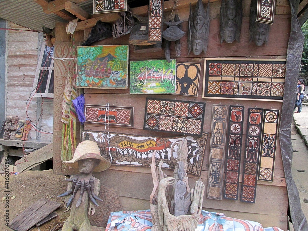 The souvenirs of carvings, statues, and handicrafts from tourist sites ...