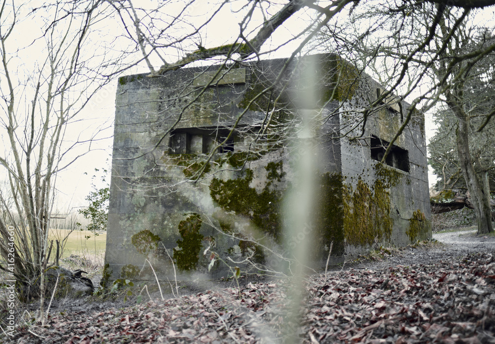 Foto de A brutalist cold gritty concrete world war two, ww2, pillbox ...