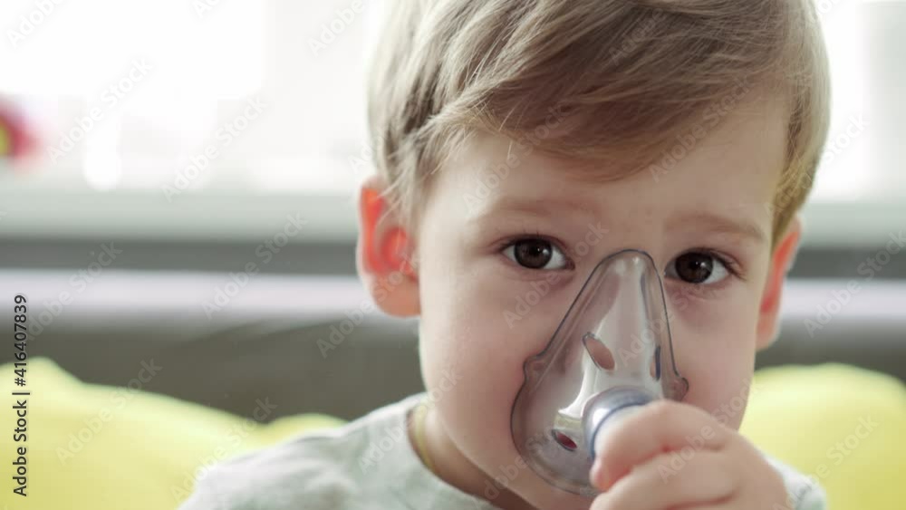 Vidéo Stock close up Caucasian 3-4 years minor preschool boy kid in the ...