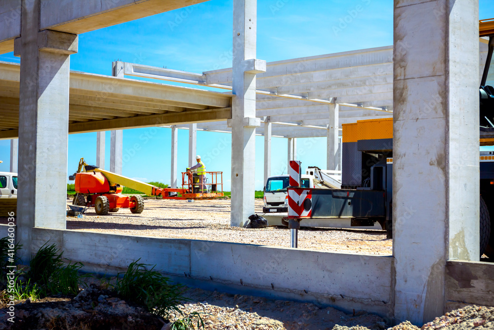 Hydraulic crane foot is supported by for safety, Lateral stabilizer ...