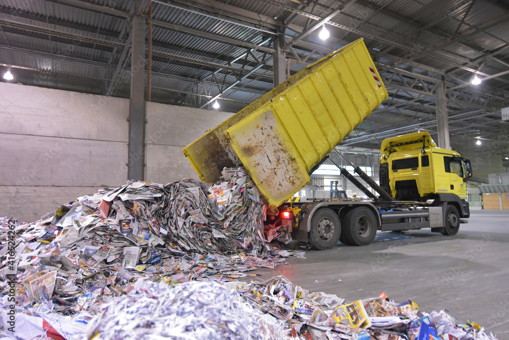Foto de waste paper recycling for the production of new paper for the ...