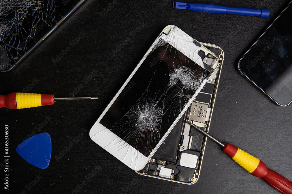 Foto de Screen cracked smartphone. Mobile phone with damaged ...