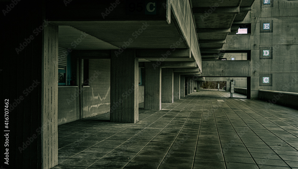 Trister Beton Wohnblock,Sad concrete block of flats,düster Stock Photo ...