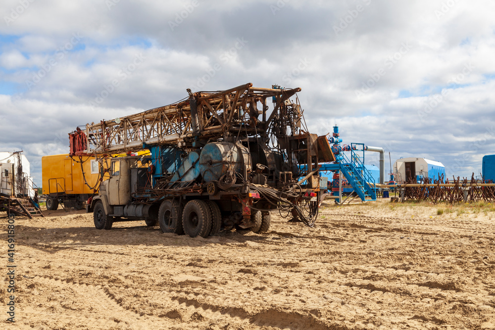 Overhaul of gas wells, coiled tubing installation, Gas-hole spot ...