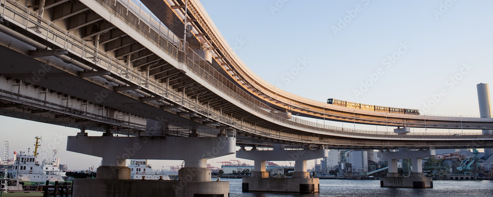 Rainbow Bridge loop and Yurikamome Train in Tokyo レインボーブリッジのループ橋を走る ...